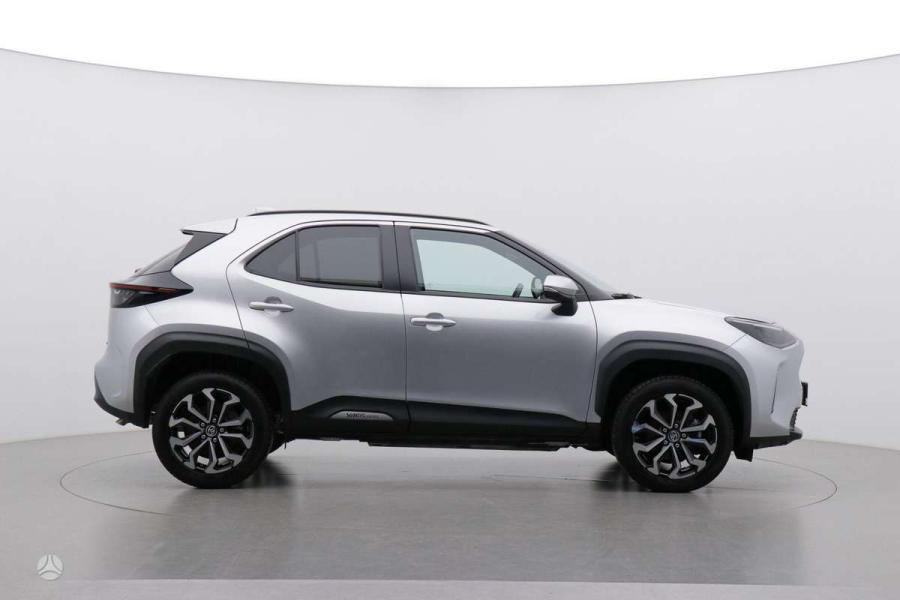 Серый Тойота Yaris Cross 2025 в Вильнюс, объемом двигателя 1.49 л и пробегом 28 тыс. км за 26990 €, фото 18 на AUTOMOTO.COM.LV