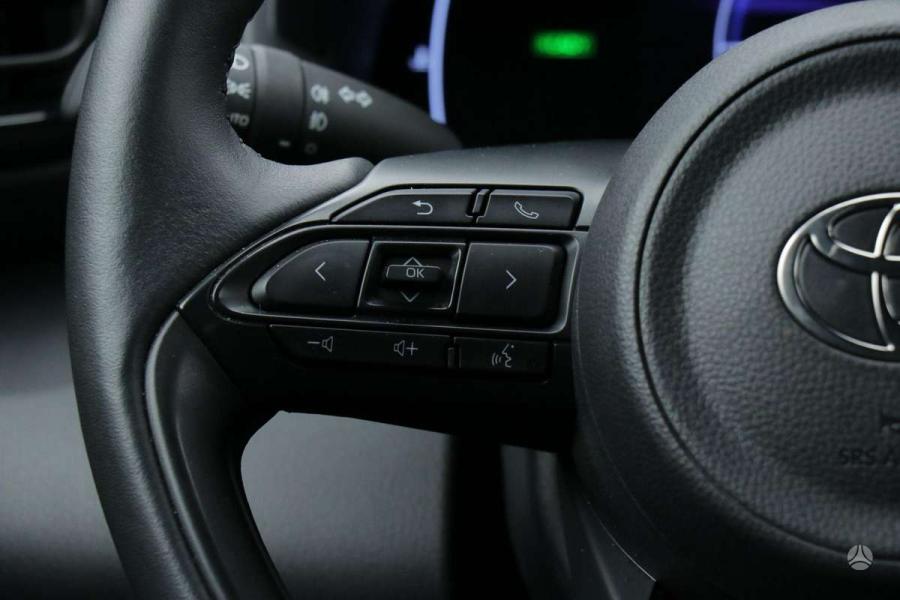 Серый Тойота Yaris Cross 2025 в Вильнюс, объемом двигателя 1.49 л и пробегом 28 тыс. км за 26990 €, фото 26 на AUTOMOTO.COM.LV