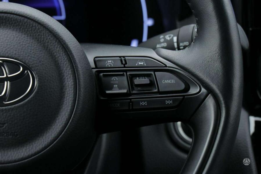 Серый Тойота Yaris Cross 2025 в Вильнюс, объемом двигателя 1.49 л и пробегом 28 тыс. км за 26990 €, фото 27 на AUTOMOTO.COM.LV