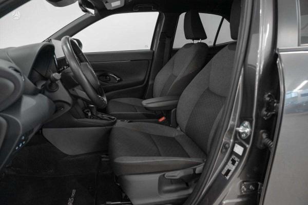 Серый Тойота Yaris Cross 2025 в Вильнюс, объемом двигателя 1.50 л и пробегом 38 тыс. км за 24900 €, фото 8 на AUTOMOTO.COM.LV