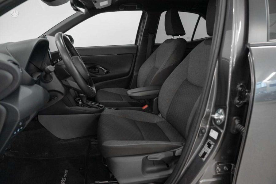 Серый Тойота Yaris Cross 2025 в Вильнюс, объемом двигателя 1.50 л и пробегом 38 тыс. км за 24900 €, фото 8 на AUTOMOTO.COM.LV