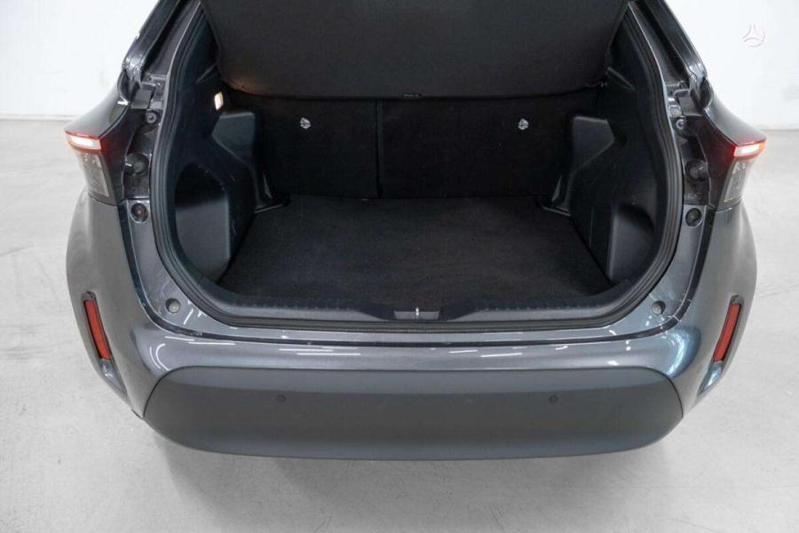 Серый Тойота Yaris Cross 2025 в Вильнюс, объемом двигателя 1.50 л и пробегом 38 тыс. км за 24900 €, фото 20 на AUTOMOTO.COM.LV