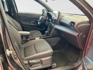 Pelēks Toyota Yaris Cross 2025 Pērnava, ar dzinēja tilpumu 1.50 L un nobraukumu 30 tūkst. km par 24490 €, foto 7 vietnē AUTOMOTO.COM.LV