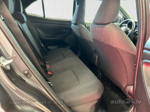 Pelēks Toyota Yaris Cross 2025 Pērnava, ar dzinēja tilpumu 1.50 L un nobraukumu 30 tūkst. km par 24490 €, foto 8 vietnē AUTOMOTO.COM.LV