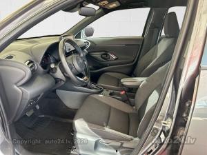 Pelēks Toyota Yaris Cross 2025 Pērnava, ar dzinēja tilpumu 1.50 L un nobraukumu 30 tūkst. km par 24490 €, foto 12 vietnē AUTOMOTO.COM.LV