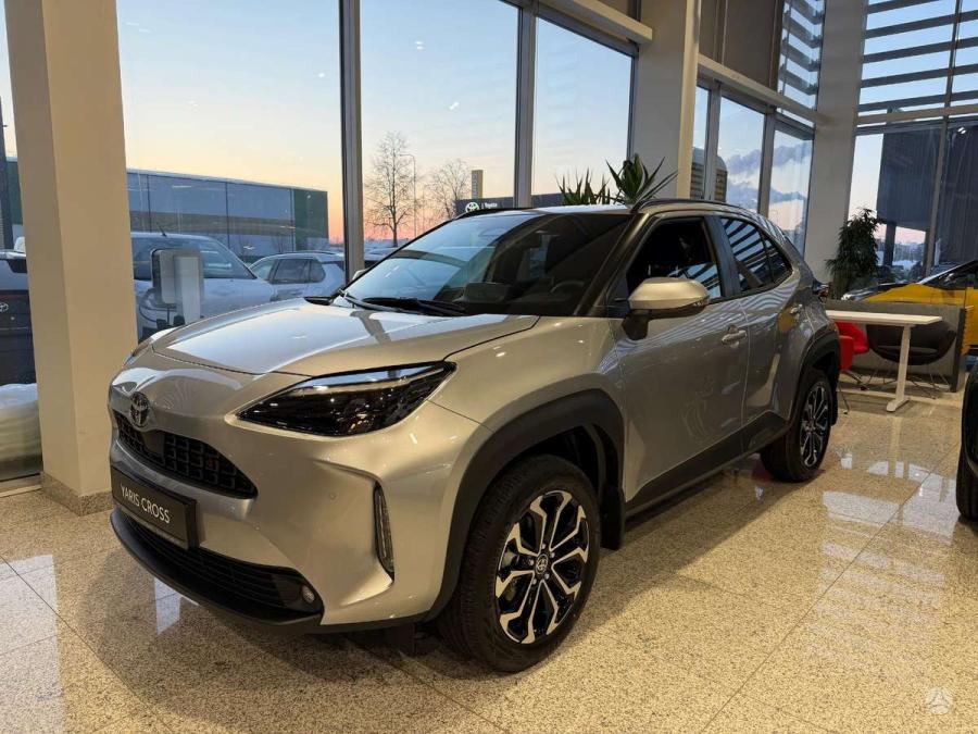 Pelēks Toyota Yaris Cross 2026 Šauļi, ar dzinēja tilpumu 1.49 L un nobraukumu 4 tūkst. km par 29170 €, foto 1 vietnē AUTOMOTO.COM.LV