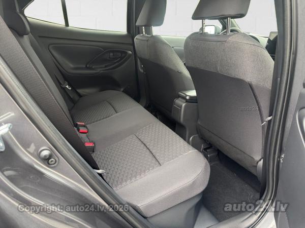 Grey Toyota Yaris Cross 2026 in Paide, with an engine capacity of 1.50 L and mileage of 0 thousand km for 28990 €, photo 7 on AUTOMOTO.COM.LV
