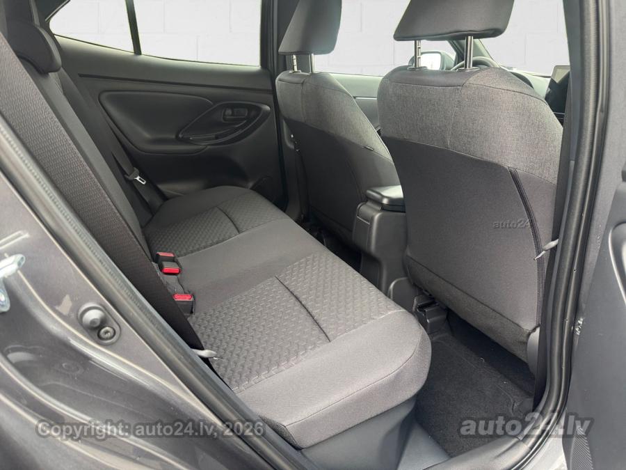 Grey Toyota Yaris Cross 2026 in Paide, with an engine capacity of 1.50 L and mileage of 0 thousand km for 28990 €, photo 8 on AUTOMOTO.COM.LV