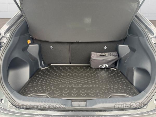 Grey Toyota Yaris Cross 2026 in Paide, with an engine capacity of 1.50 L and mileage of 0 thousand km for 28990 €, photo 10 on AUTOMOTO.COM.LV