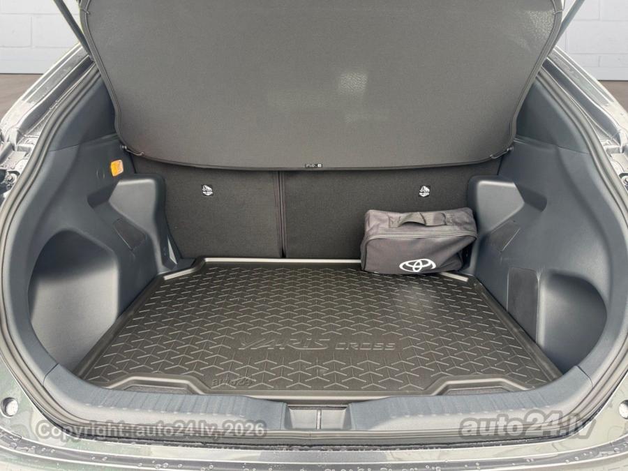 Grey Toyota Yaris Cross 2026 in Paide, with an engine capacity of 1.50 L and mileage of 0 thousand km for 28990 €, photo 11 on AUTOMOTO.COM.LV