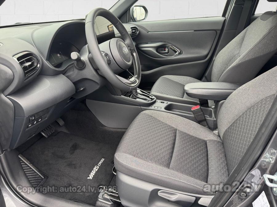 Grey Toyota Yaris Cross 2026 in Paide, with an engine capacity of 1.50 L and mileage of 0 thousand km for 28990 €, photo 12 on AUTOMOTO.COM.LV