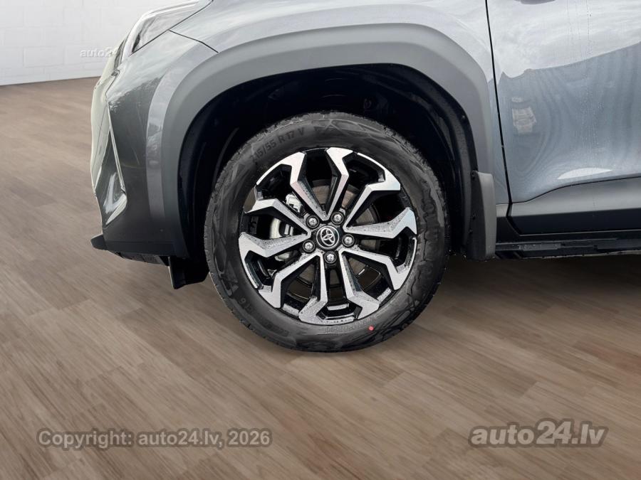Grey Toyota Yaris Cross 2026 in Paide, with an engine capacity of 1.50 L and mileage of 0 thousand km for 28990 €, photo 16 on AUTOMOTO.COM.LV