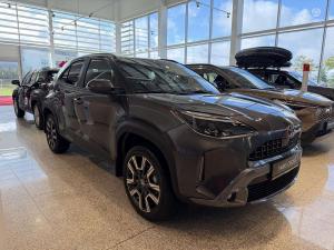 Grey Toyota Yaris Cross 2026 in Siauliai, with an engine capacity of 1.49 L and mileage of 0 thousand km for 31720 €, photo 3 on AUTOMOTO.COM.LV