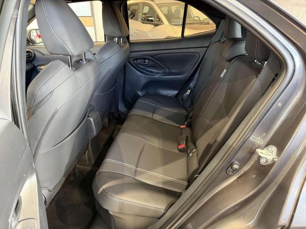 Grey Toyota Yaris Cross 2026 in Siauliai, with an engine capacity of 1.49 L and mileage of 0 thousand km for 31720 €, photo 8 on AUTOMOTO.COM.LV