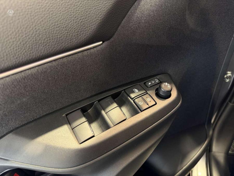 Grey Toyota Yaris Cross 2026 in Siauliai, with an engine capacity of 1.49 L and mileage of 0 thousand km for 31720 €, photo 20 on AUTOMOTO.COM.LV