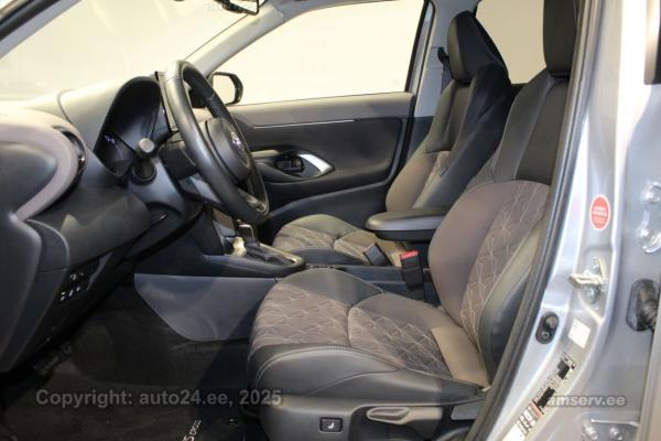 Grey Toyota Yaris Cross 2022 in Tallinn, with an engine capacity of 1.50 L and mileage of 21 thousand km for 20900 €, photo 11 on AUTOMOTO.COM.LV