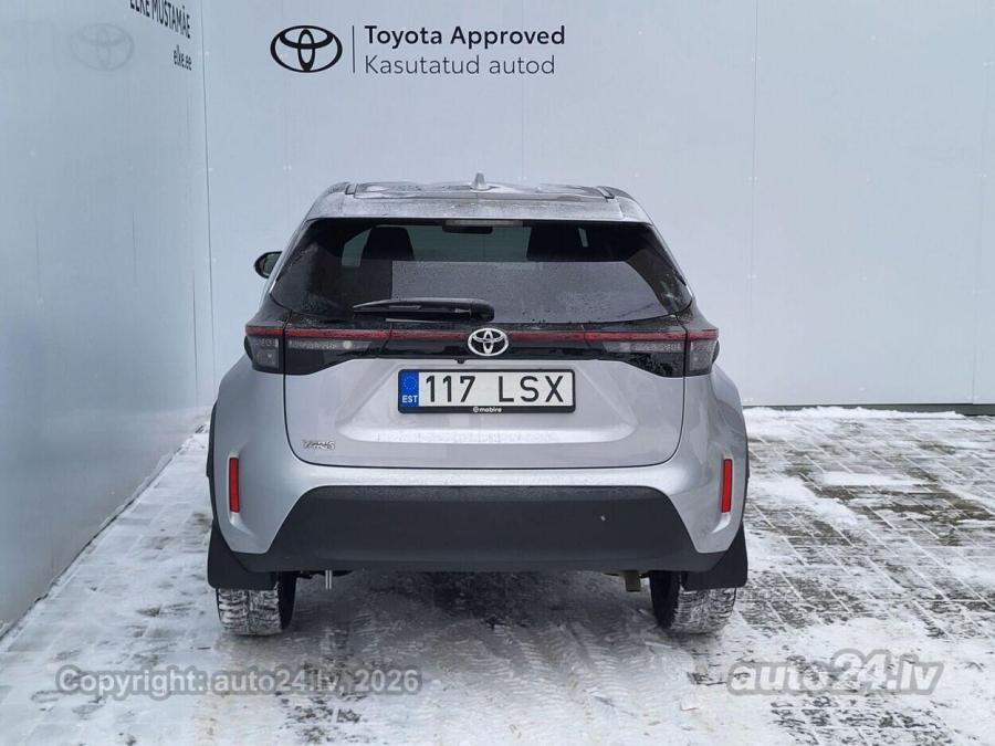 Grey Toyota Yaris Cross 2022 in Tallinn, with an engine capacity of 1.49 L and mileage of 64 thousand km for 20995 €, photo 4 on AUTOMOTO.COM.LV