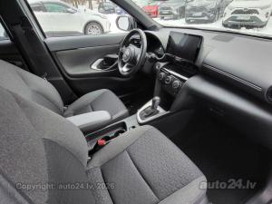 Grey Toyota Yaris Cross 2022 in Tallinn, with an engine capacity of 1.49 L and mileage of 64 thousand km for 20995 €, photo 6 on AUTOMOTO.COM.LV