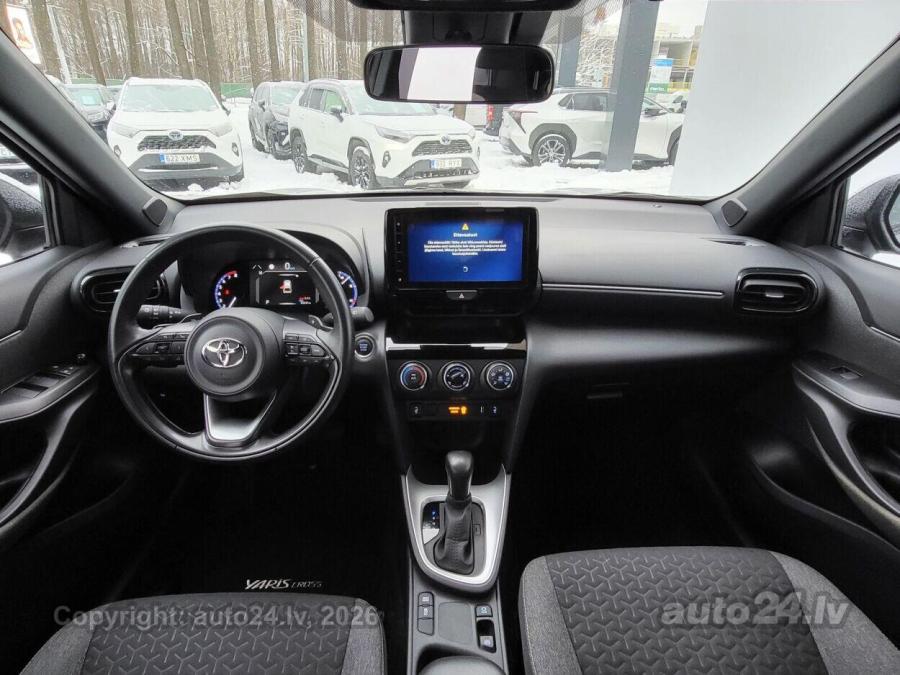 Grey Toyota Yaris Cross 2022 in Tallinn, with an engine capacity of 1.49 L and mileage of 64 thousand km for 20995 €, photo 8 on AUTOMOTO.COM.LV