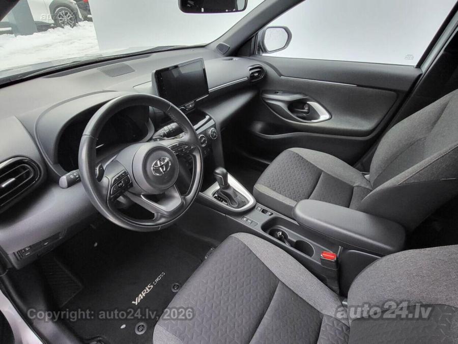 Grey Toyota Yaris Cross 2022 in Tallinn, with an engine capacity of 1.49 L and mileage of 64 thousand km for 20995 €, photo 11 on AUTOMOTO.COM.LV