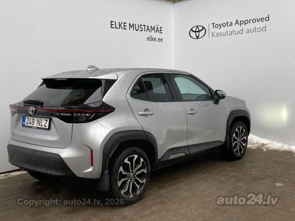 Серый Тойота Yaris Cross 2022 в Таллин, объемом двигателя 1.49 л и пробегом 64 тыс. км за 19995 €, фото 2 на AUTOMOTO.COM.LV
