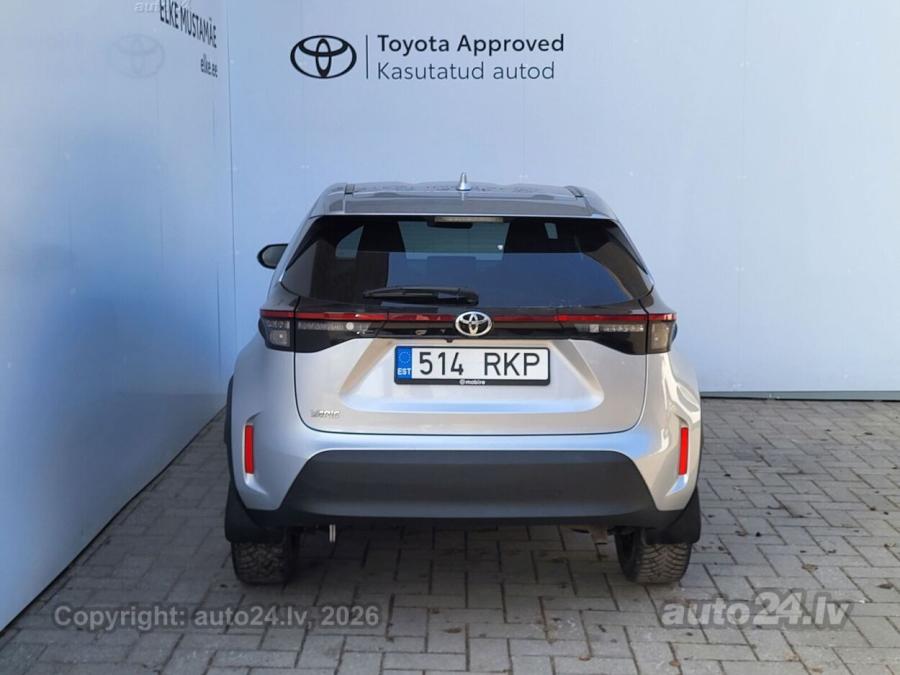Pelēks Toyota Yaris Cross 2022 Tallina, ar dzinēja tilpumu 1.49 L un nobraukumu 72 tūkst. km par 18995 €, foto 4 vietnē AUTOMOTO.COM.LV