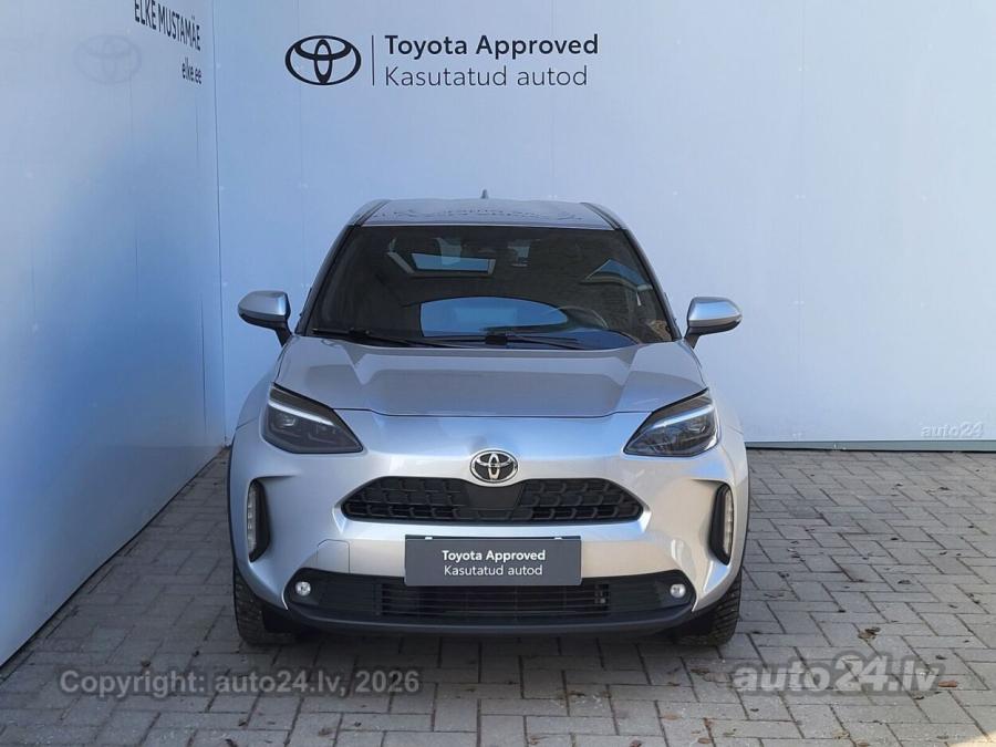 Pelēks Toyota Yaris Cross 2022 Tallina, ar dzinēja tilpumu 1.49 L un nobraukumu 72 tūkst. km par 18995 €, foto 5 vietnē AUTOMOTO.COM.LV