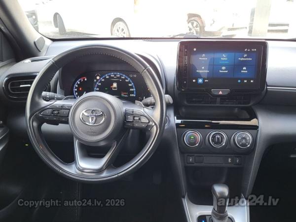 Grey Toyota Yaris Cross 2022 in Tallinn, with an engine capacity of 1.49 L and mileage of 72 thousand km for 18995 €, photo 8 on AUTOMOTO.COM.LV