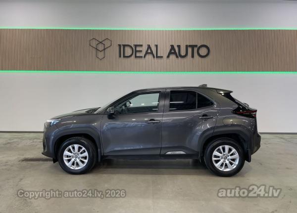 Pelēks Toyota Yaris Cross 2022 Tallina, ar dzinēja tilpumu 1.50 L un nobraukumu 31 tūkst. km par 18490 €, foto 2 vietnē AUTOMOTO.COM.LV