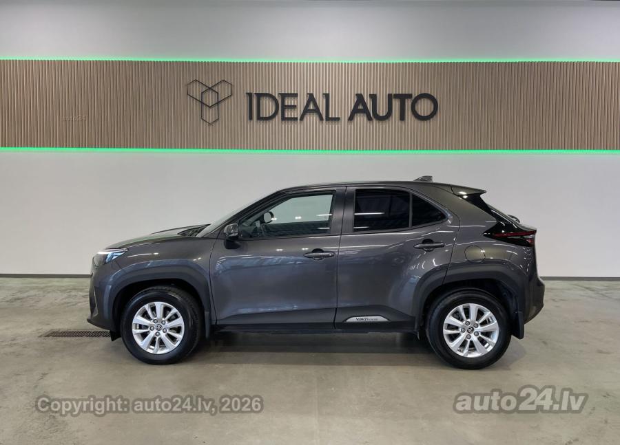 Pelēks Toyota Yaris Cross 2022 Tallina, ar dzinēja tilpumu 1.50 L un nobraukumu 31 tūkst. km par 18490 €, foto 3 vietnē AUTOMOTO.COM.LV