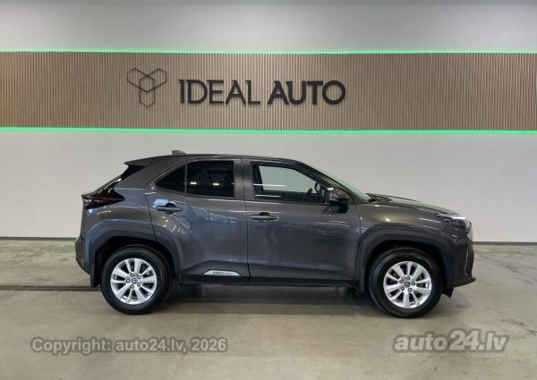 Pelēks Toyota Yaris Cross 2022 Tallina, ar dzinēja tilpumu 1.50 L un nobraukumu 31 tūkst. km par 18490 €, foto 3 vietnē AUTOMOTO.COM.LV
