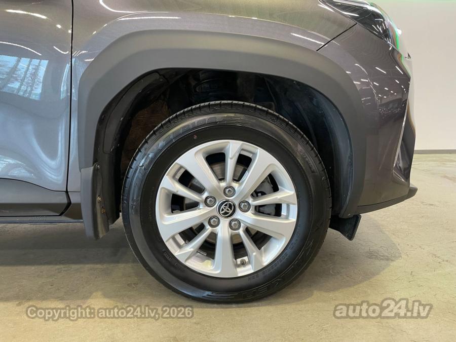 Pelēks Toyota Yaris Cross 2022 Tallina, ar dzinēja tilpumu 1.50 L un nobraukumu 31 tūkst. km par 18490 €, foto 6 vietnē AUTOMOTO.COM.LV