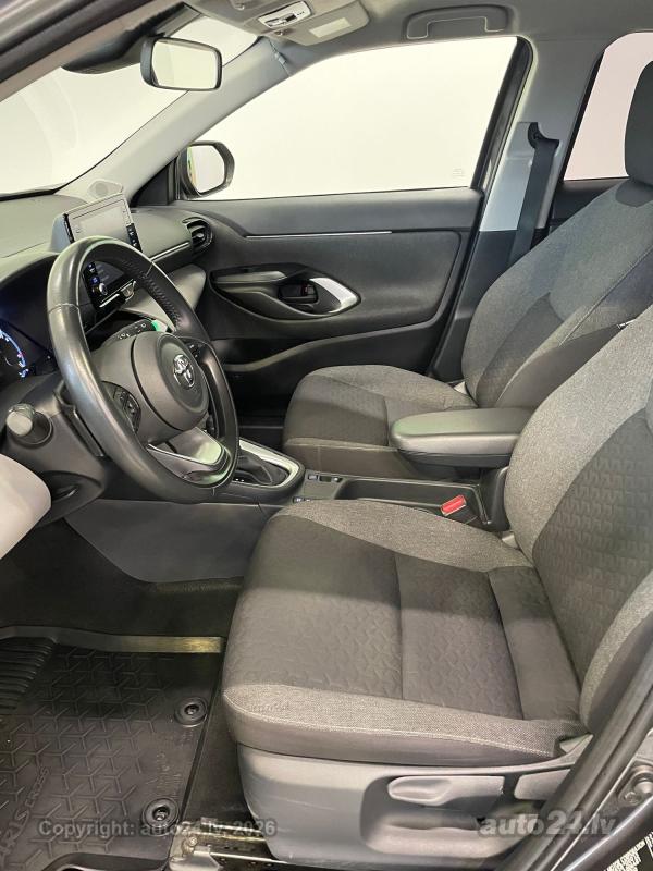Pelēks Toyota Yaris Cross 2022 Tallina, ar dzinēja tilpumu 1.50 L un nobraukumu 31 tūkst. km par 18490 €, foto 6 vietnē AUTOMOTO.COM.LV