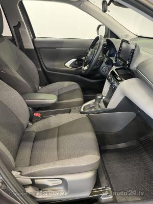 Pelēks Toyota Yaris Cross 2022 Tallina, ar dzinēja tilpumu 1.50 L un nobraukumu 31 tūkst. km par 18490 €, foto 10 vietnē AUTOMOTO.COM.LV