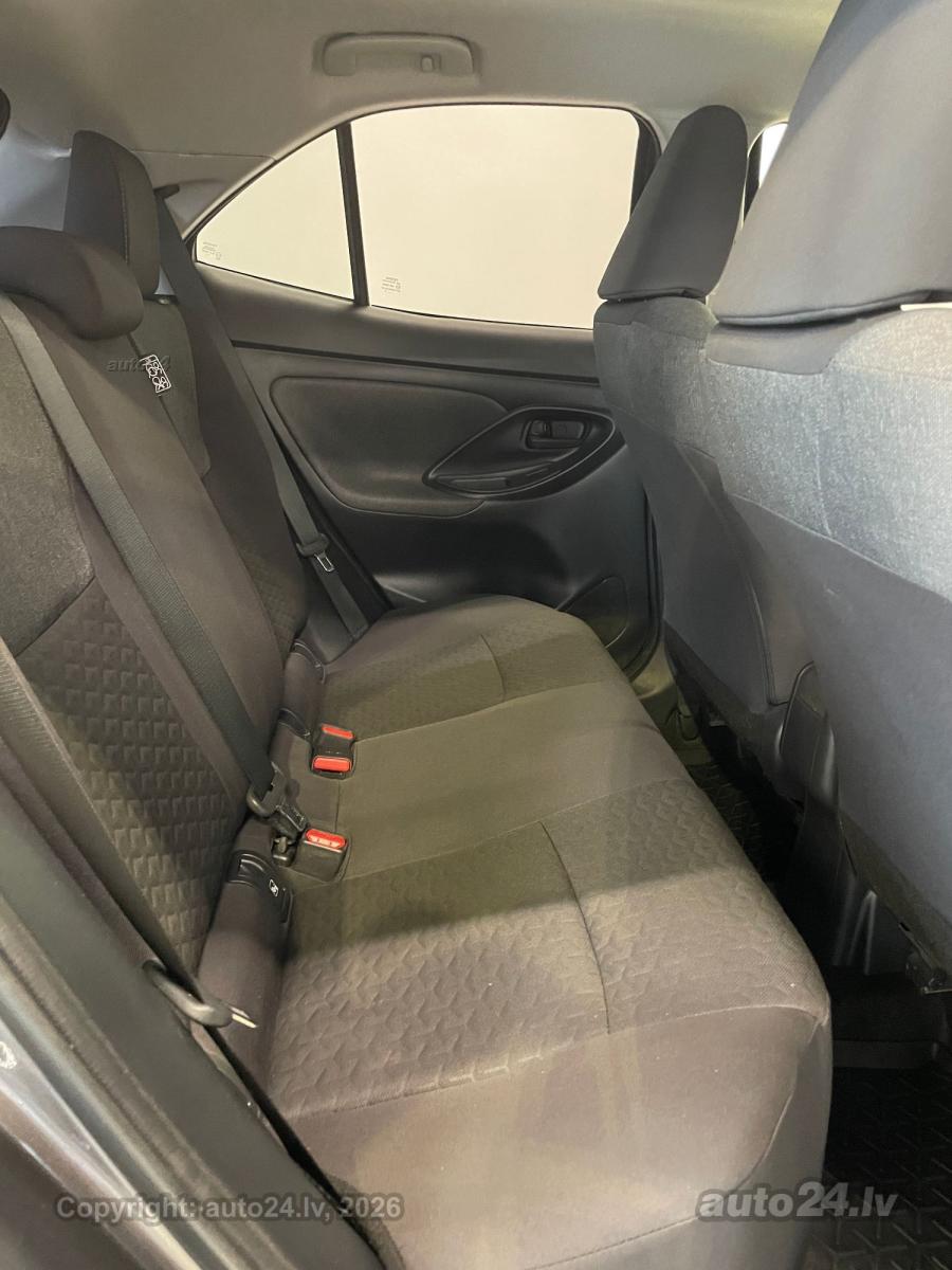 Pelēks Toyota Yaris Cross 2022 Tallina, ar dzinēja tilpumu 1.50 L un nobraukumu 31 tūkst. km par 18490 €, foto 12 vietnē AUTOMOTO.COM.LV