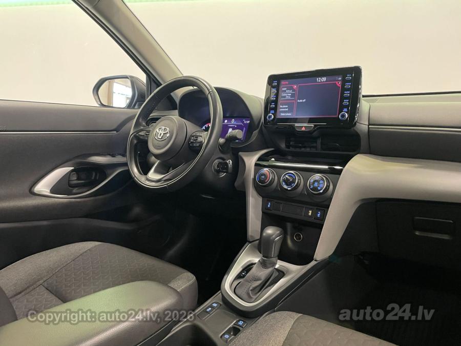 Pelēks Toyota Yaris Cross 2022 Tallina, ar dzinēja tilpumu 1.50 L un nobraukumu 31 tūkst. km par 18490 €, foto 13 vietnē AUTOMOTO.COM.LV