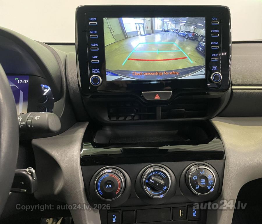 Pelēks Toyota Yaris Cross 2022 Tallina, ar dzinēja tilpumu 1.50 L un nobraukumu 31 tūkst. km par 18490 €, foto 18 vietnē AUTOMOTO.COM.LV