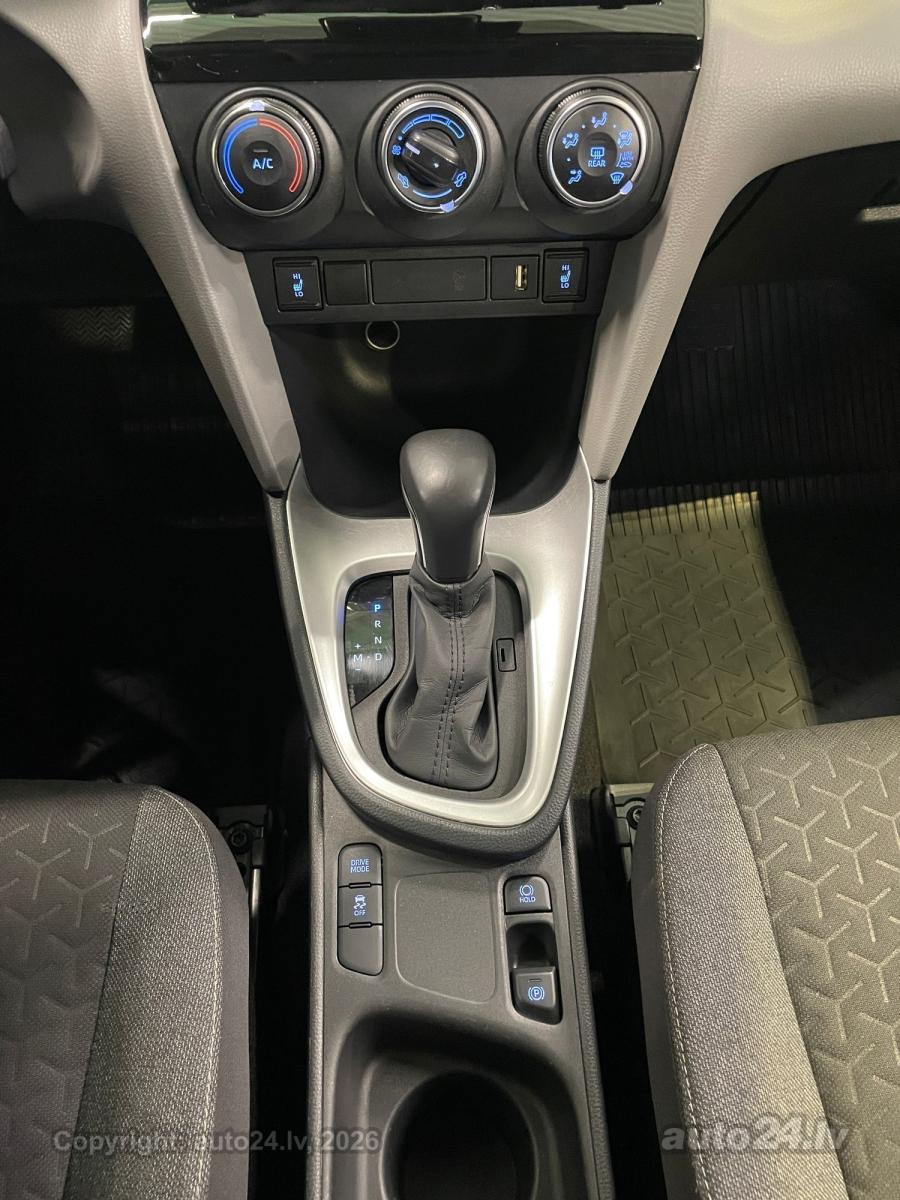 Pelēks Toyota Yaris Cross 2022 Tallina, ar dzinēja tilpumu 1.50 L un nobraukumu 31 tūkst. km par 18490 €, foto 19 vietnē AUTOMOTO.COM.LV