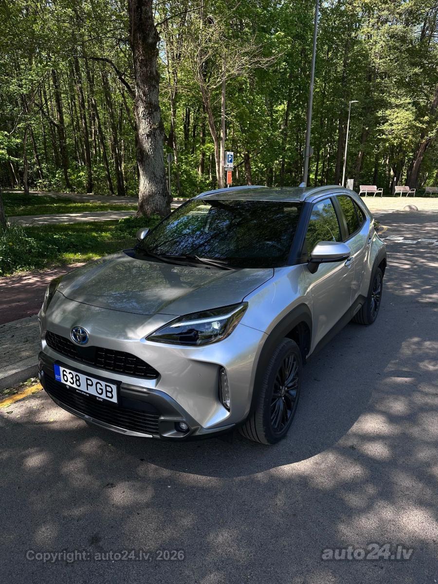 Серый Тойота Yaris Cross 2022 в Таллин, объемом двигателя 1.50 л и пробегом 20 тыс. км за 26900 €, фото 1 на AUTOMOTO.COM.LV