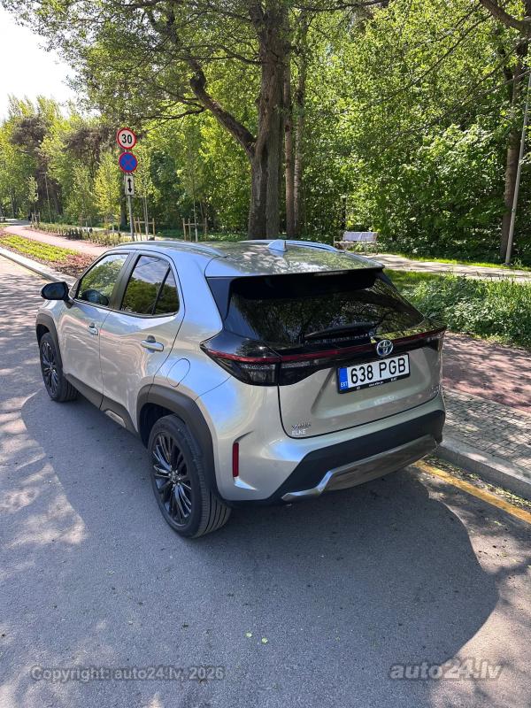 Grey Toyota Yaris Cross 2022 in Tallinn, with an engine capacity of 1.50 L and mileage of 20 thousand km for 26900 €, photo 5 on AUTOMOTO.COM.LV