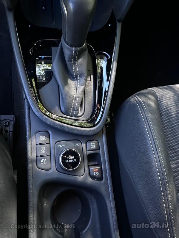 Grey Toyota Yaris Cross 2022 in Tallinn, with an engine capacity of 1.50 L and mileage of 20 thousand km for 26900 €, photo 9 on AUTOMOTO.COM.LV