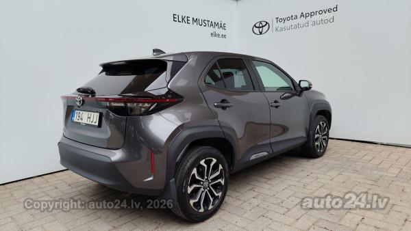 Pelēks Toyota Yaris Cross 2022 Tallina, ar dzinēja tilpumu 1.49 L un nobraukumu 99 tūkst. km par 19300 €, foto 2 vietnē AUTOMOTO.COM.LV