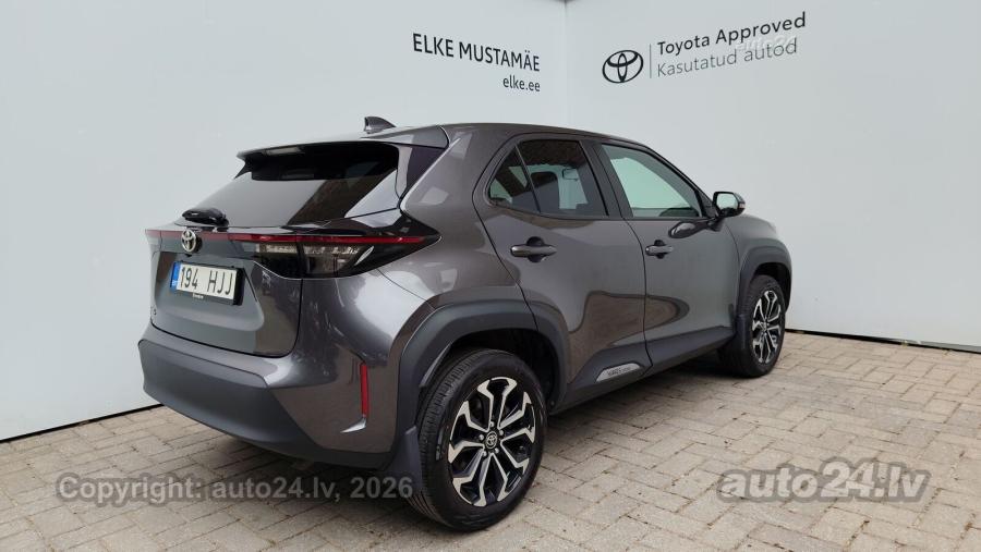 Серый Тойота Yaris Cross 2022 в Таллин, объемом двигателя 1.49 л и пробегом 99 тыс. км за 19300 €, фото 3 на AUTOMOTO.COM.LV
