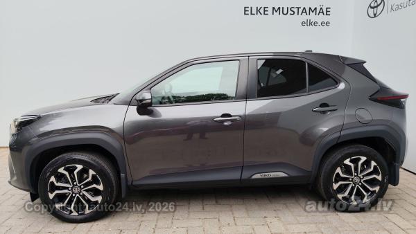 Pelēks Toyota Yaris Cross 2022 Tallina, ar dzinēja tilpumu 1.49 L un nobraukumu 99 tūkst. km par 19300 €, foto 3 vietnē AUTOMOTO.COM.LV