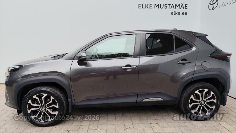 Серый Тойота Yaris Cross 2022 в Таллин, объемом двигателя 1.49 л и пробегом 99 тыс. км за 19300 €, фото 4 на AUTOMOTO.COM.LV