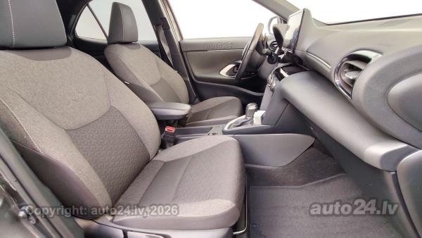 Pelēks Toyota Yaris Cross 2022 Tallina, ar dzinēja tilpumu 1.49 L un nobraukumu 99 tūkst. km par 19300 €, foto 6 vietnē AUTOMOTO.COM.LV