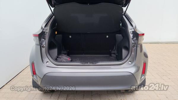 Grey Toyota Yaris Cross 2022 in Tallinn, with an engine capacity of 1.49 L and mileage of 99 thousand km for 19300 €, photo 9 on AUTOMOTO.COM.LV