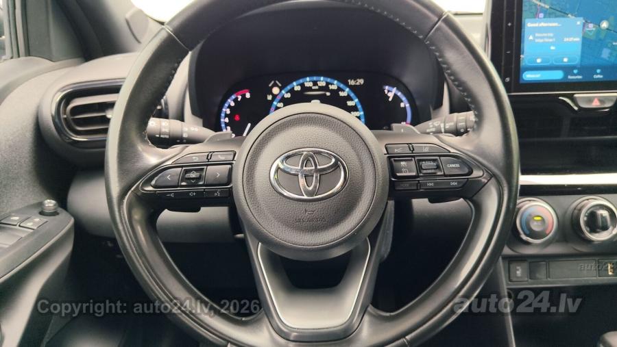Серый Тойота Yaris Cross 2022 в Таллин, объемом двигателя 1.49 л и пробегом 99 тыс. км за 19300 €, фото 12 на AUTOMOTO.COM.LV