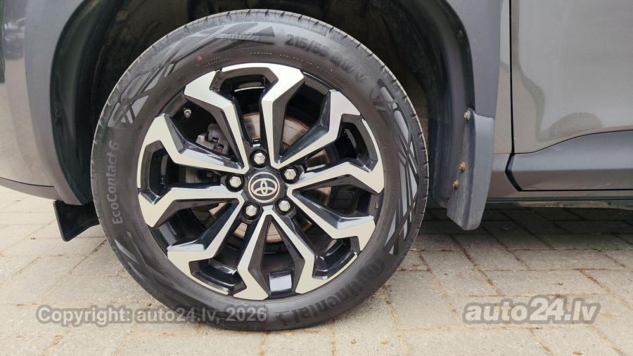 Серый Тойота Yaris Cross 2022 в Таллин, объемом двигателя 1.49 л и пробегом 99 тыс. км за 19300 €, фото 15 на AUTOMOTO.COM.LV