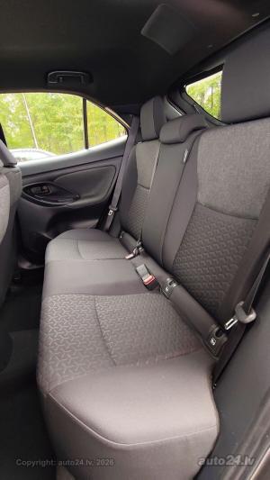 Серый Тойота Yaris Cross 2022 в Таллин, объемом двигателя 1.49 л и пробегом 99 тыс. км за 19300 €, фото 17 на AUTOMOTO.COM.LV
